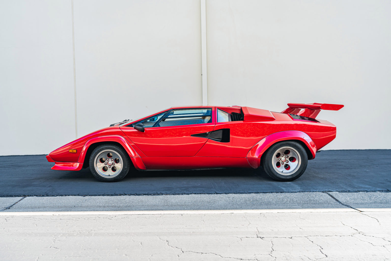There is no bad angle of this Lamborghini Countach LP400 S - APEX.one